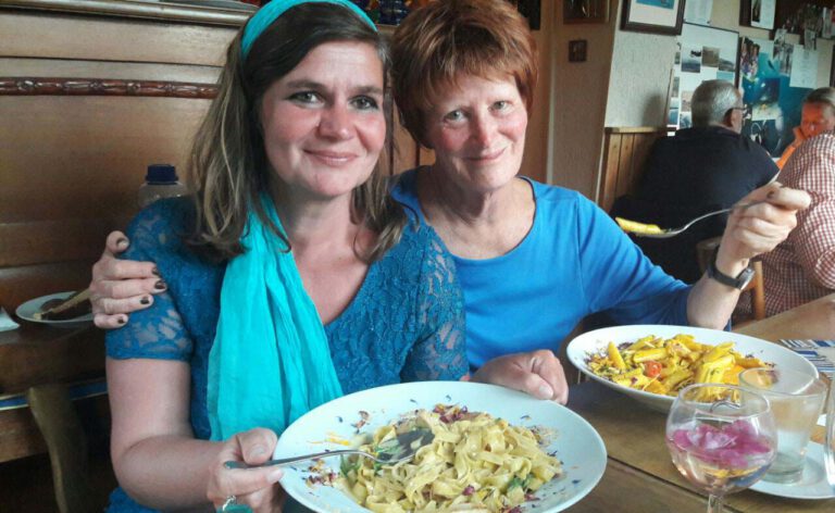 Ute Fritsch (l.) und Sabine Reichwein zu Gast im „Kleinen Inselblick ...